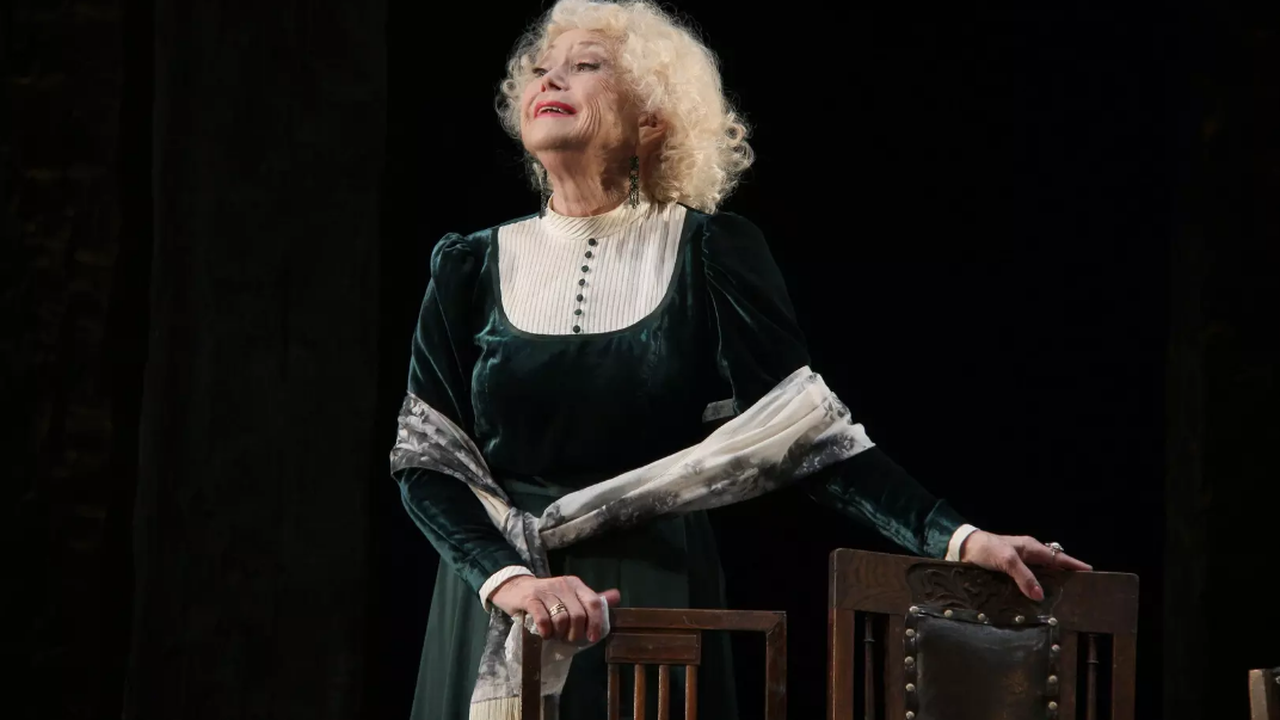 Mash: у актрисы Светланы Немоляевой начались проблемы с сердцем - Страсти